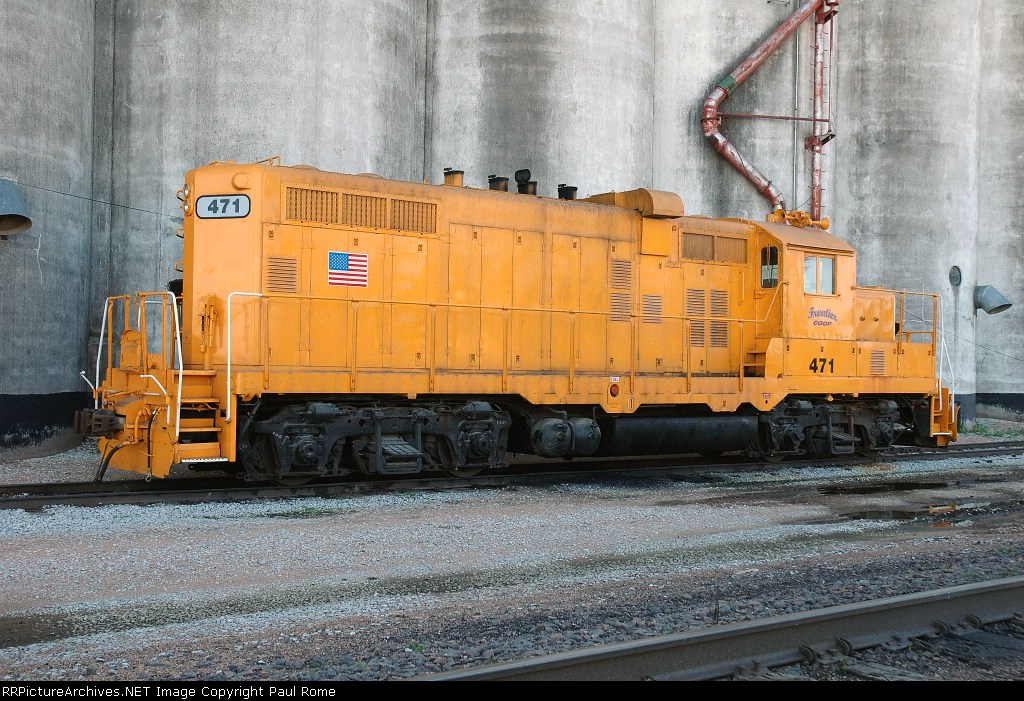 Frontier CO-OP 471, ex Mid-South GP10 - IC Paducah rebuild, works the grain elevator
